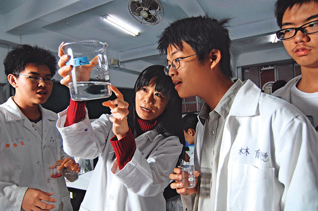 Tempering Science with the Human Spirit｜Politics & Society｜2010-11-18 ...